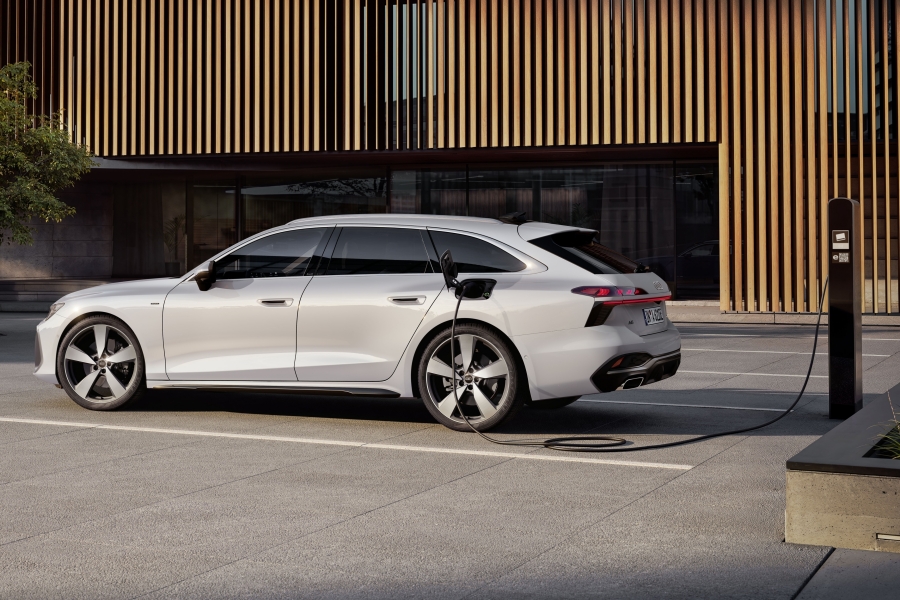 Audi A6 PHEV ใหม่ วิ่งไฟฟ้าได้ไกลถึง 111 กม. ขับสนุก ประหยัด แถมชาร์จเร็วขึ้น - HeadLight Magazine