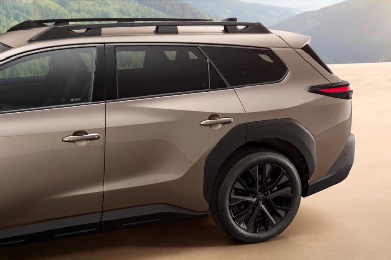Toyota bZ Woodland / bZ4X Touring ขุมพลังไฟฟ้า ฝาแฝด Subaru TrailSeeker ...