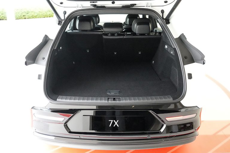 ราคาอย่างเป็นทางการ + เทียบสเป็ค ZEEKR 7X : 1,399,000 - 1,799,000 บาท ...