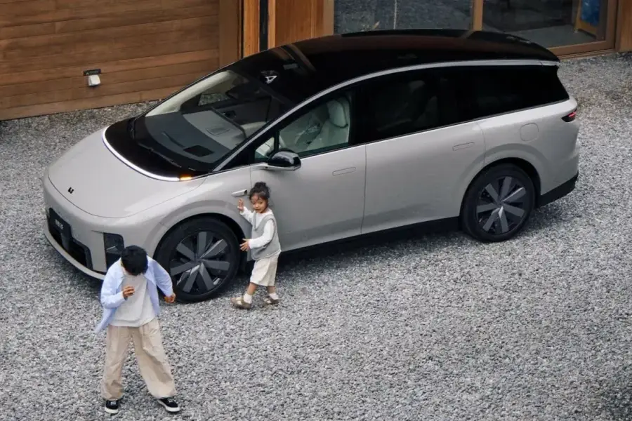 Li Auto I8 ครอสโอเวอร์ EV 6 ที่นั่ง ลูกผสม MPV แรงสุด 536 แรงม้า วิ่งได้ไกล 720 กม. - HeadLight ...