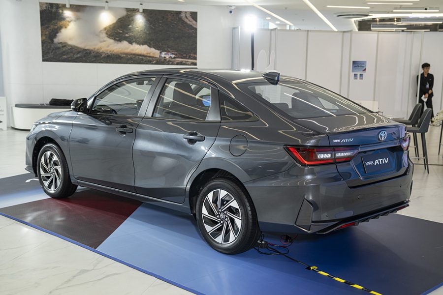 ราคาอย่างเป็นทางการ + เทียบสเป็ค Toyota Yaris ATIV HEV : 719,000 ...