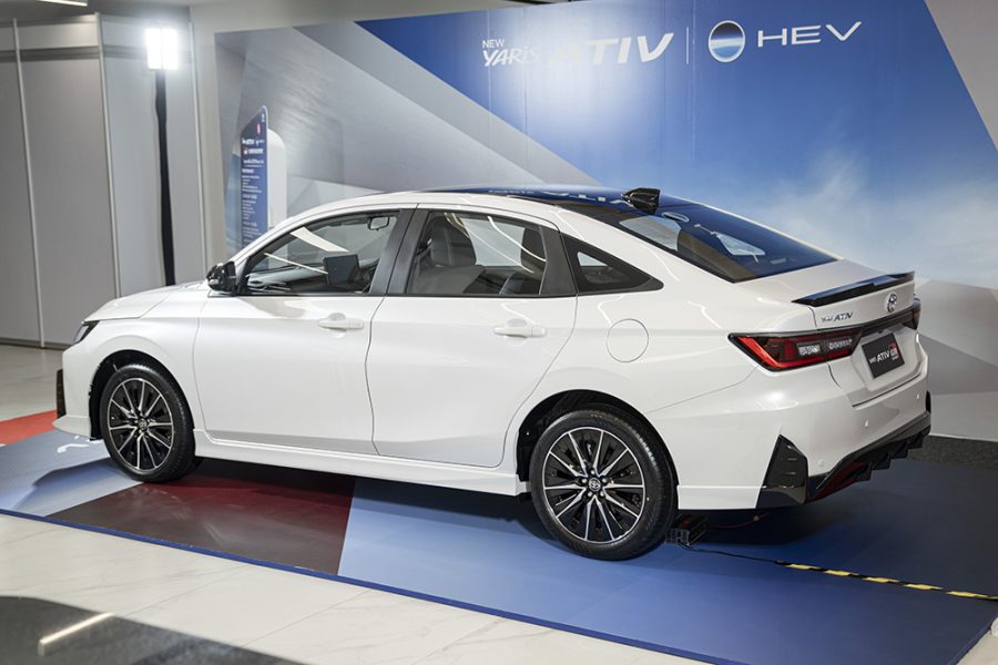 ราคาอย่างเป็นทางการ + เทียบสเป็ค Toyota Yaris ATIV HEV : 719,000 ...