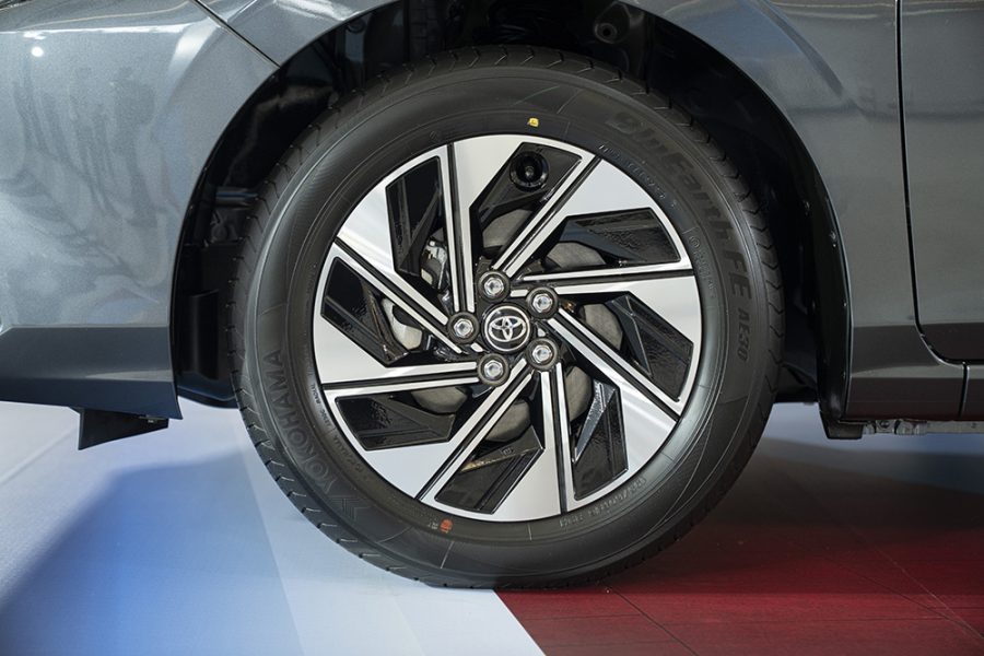ภาพคันจริง Toyota Yaris ATIV HEV ทุกรุ่นย่อย ราคา 719,000 - 769,000 บาท ...