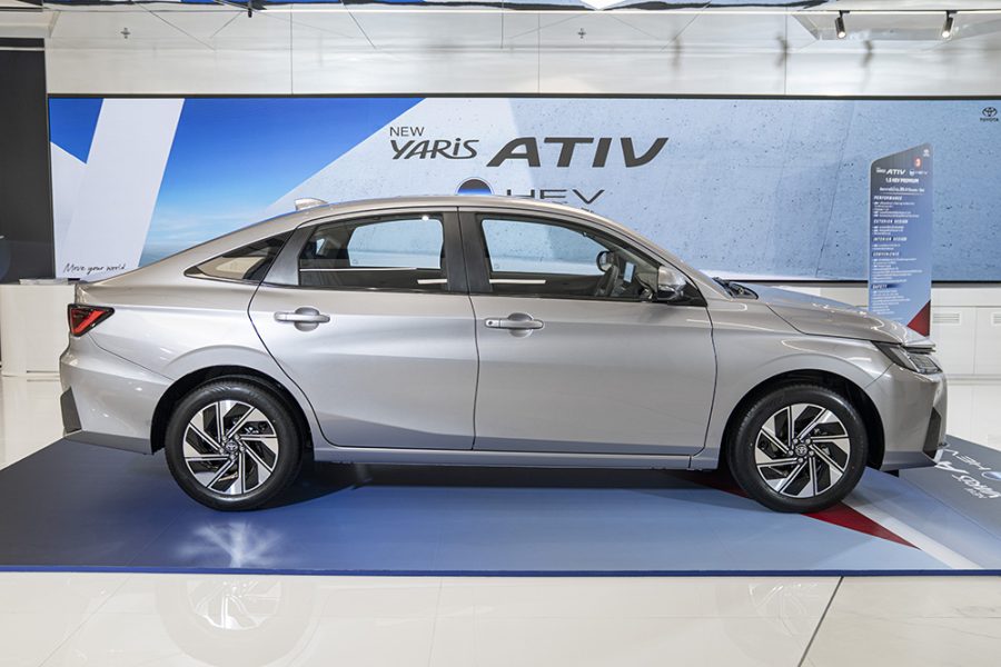 ราคาอย่างเป็นทางการ + เทียบสเป็ค Toyota Yaris ATIV HEV : 719,000 ...