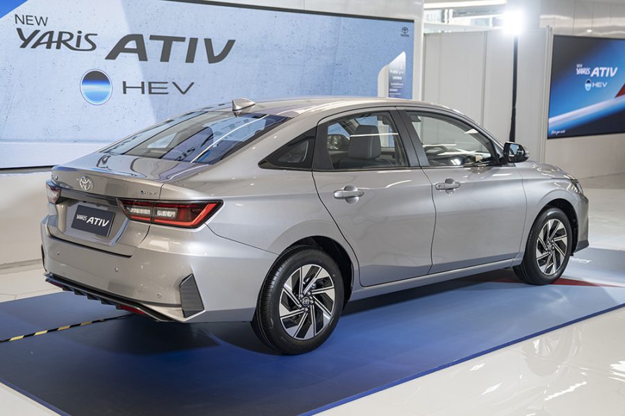 ราคาอย่างเป็นทางการ + เทียบสเป็ค Toyota Yaris ATIV HEV : 719,000 ...