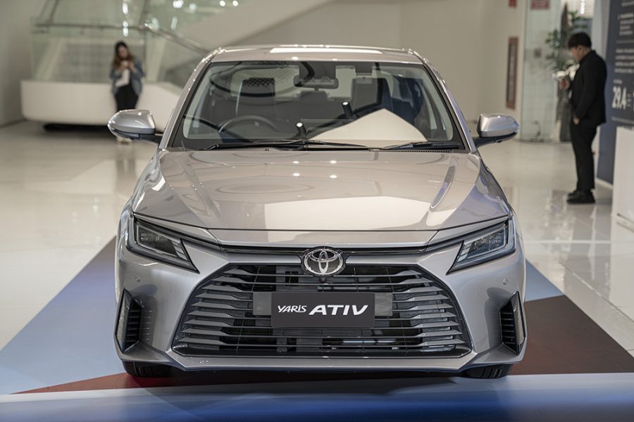 ราคาอย่างเป็นทางการ + เทียบสเป็ค Toyota Yaris ATIV HEV : 719,000 ...