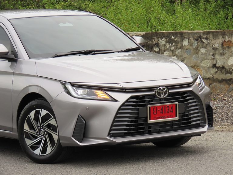 Full Review ทดลองขับ Toyota YARIS ATIV HEV : ละเอียดกว่านี้ ก็ Service ...