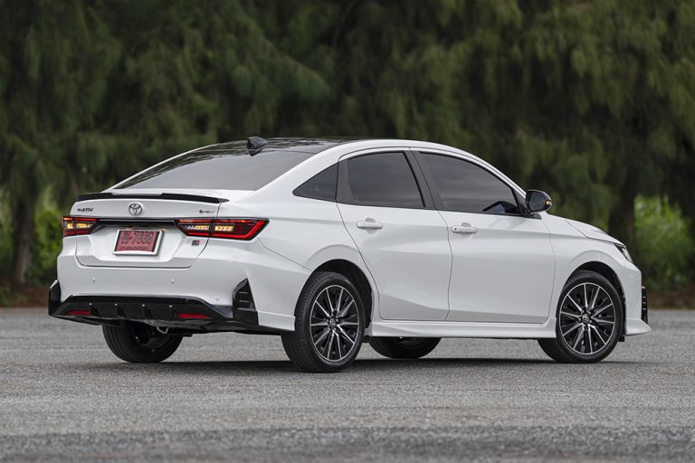 ภาพคันจริง Toyota Yaris ATIV HEV GR Sport | หล่อครบ จบทั้งแรงและประหยัด ...