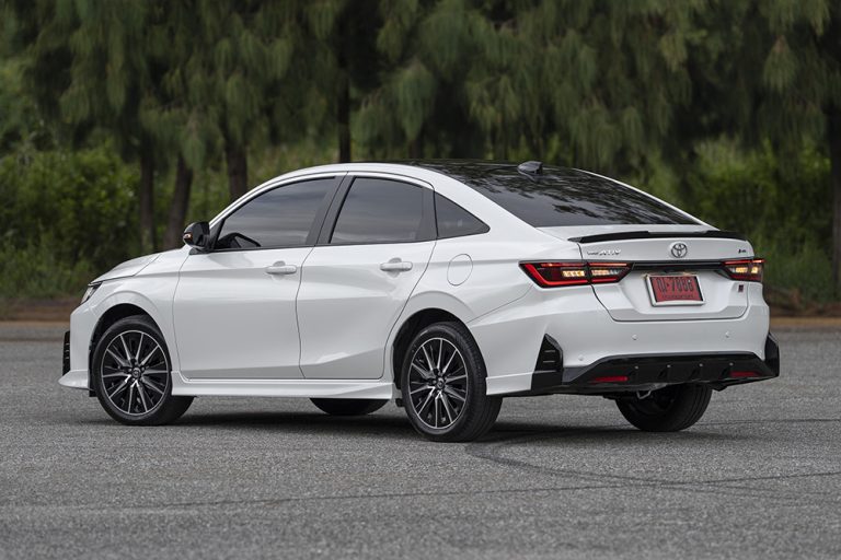 ภาพคันจริง Toyota Yaris ATIV HEV GR Sport | หล่อครบ จบทั้งแรงและประหยัด ...