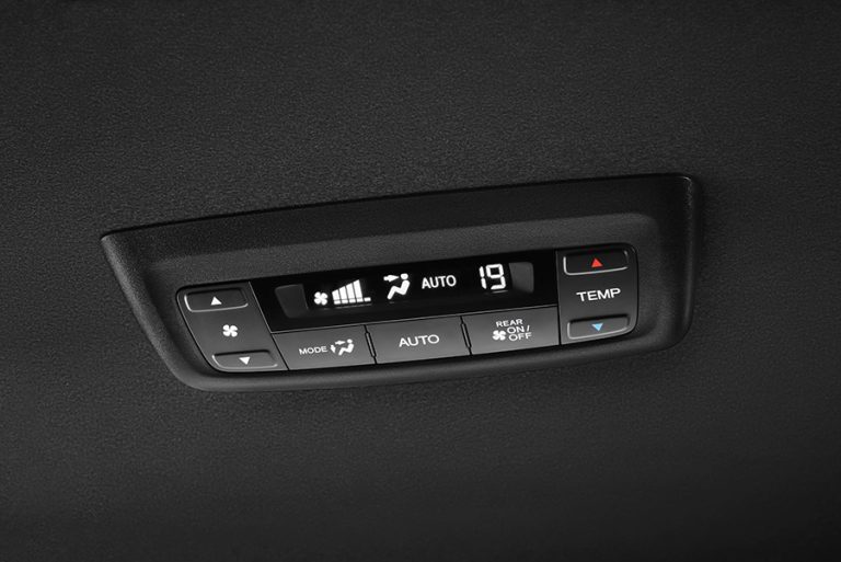 ราคาอย่างเป็นทางการ Honda STEP WGN e:HEV SPADA : 1,780,000 บาท (นำเข้า ...